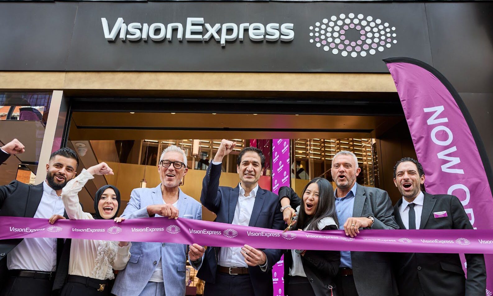 Vision Express unveils £4m flagship store on Oxford Street | Retail Sector